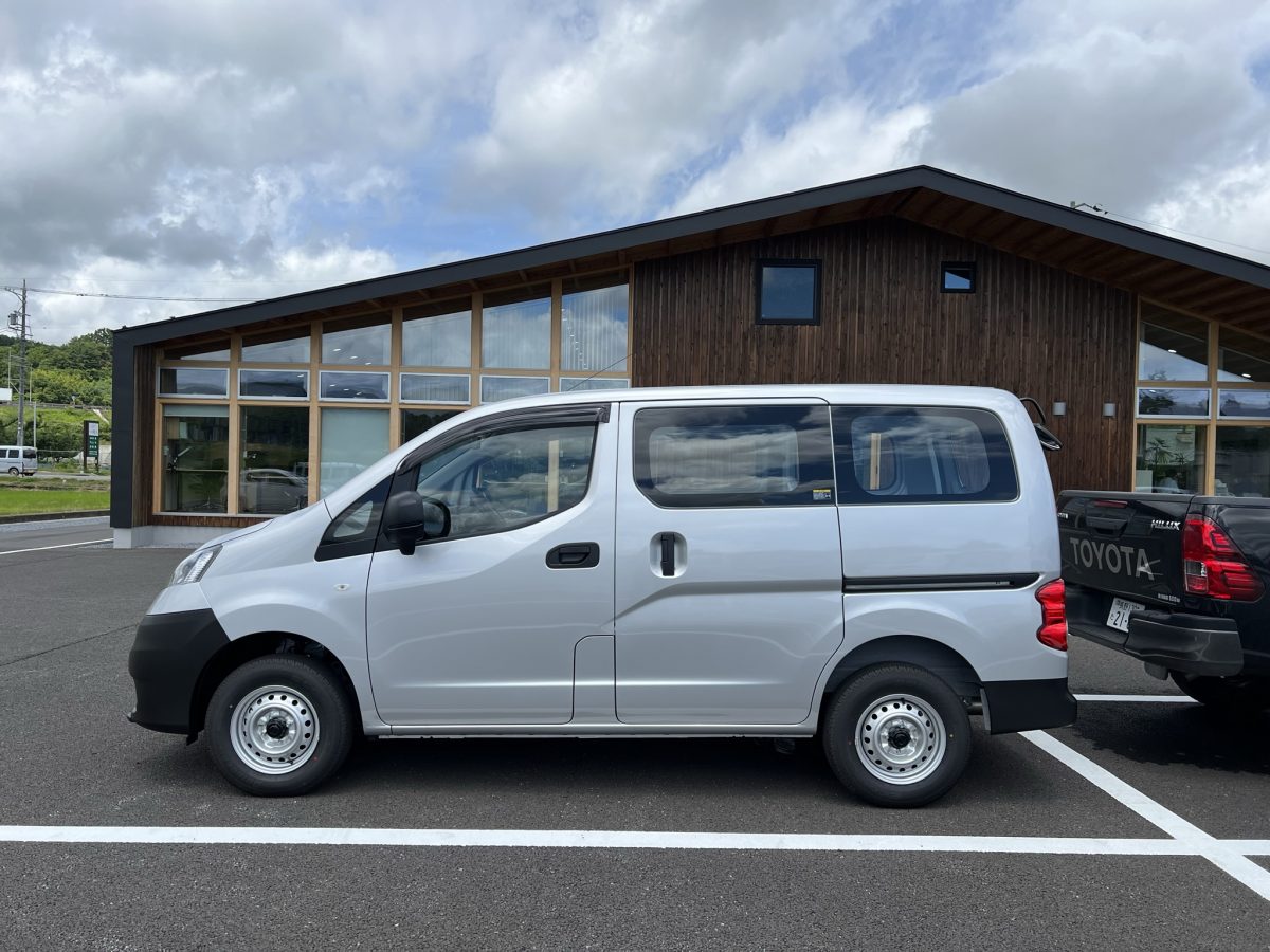 業務車両の紹介23 NISSAN NV200 バネット DX 4WD – 木下建工